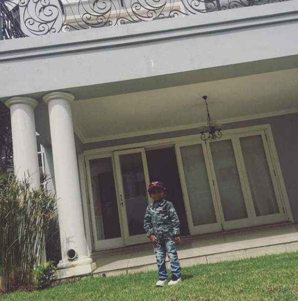 See Photos of Emtee new Trap House Mansion - ZAtunes