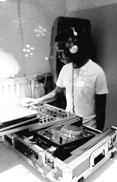 Sinny Man'Que & Soul Dictators - Elizabeth (Main Mix) - ZAtunes