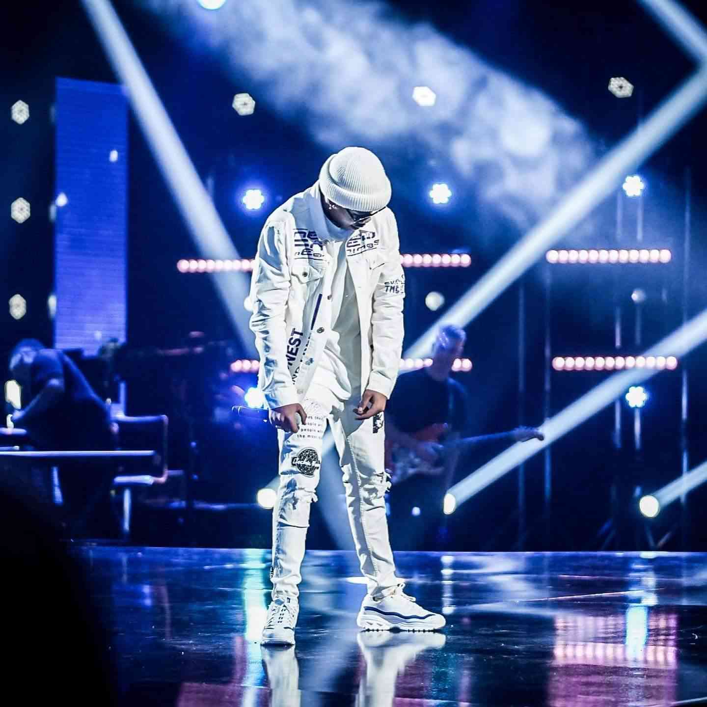 Young Stunna & J & S Projects - Amapantsula - ZAtunes